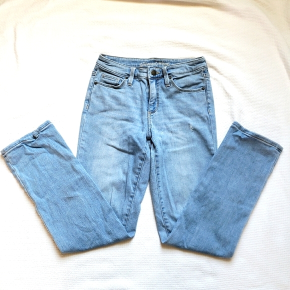 Universal Thread | Jeans | Universal Thread Light Wash Distressed Denim Jeans Womens Size 024 ...